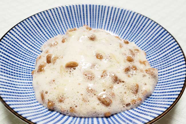 血流サラサラ最強コンビ！「新タマネギの酢漬けと納豆」 | 丸ごと小泉武夫 食マガジン